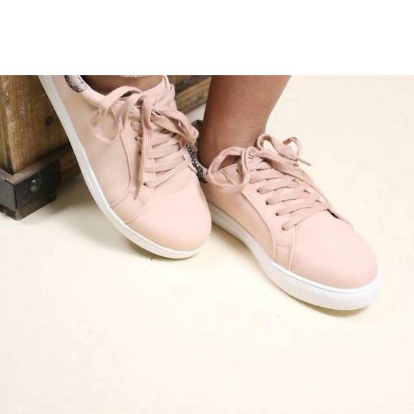 CAMEL THREADS | Shoes | New Camel Threads Ellie Sneakers In Blush ...